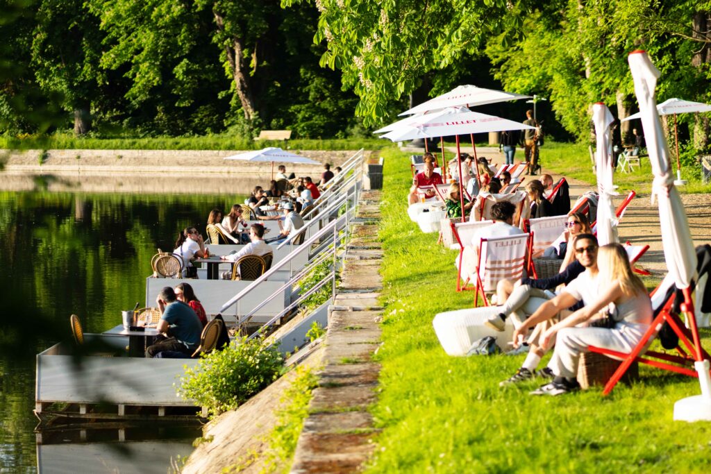 Privatisations – Hangar Y